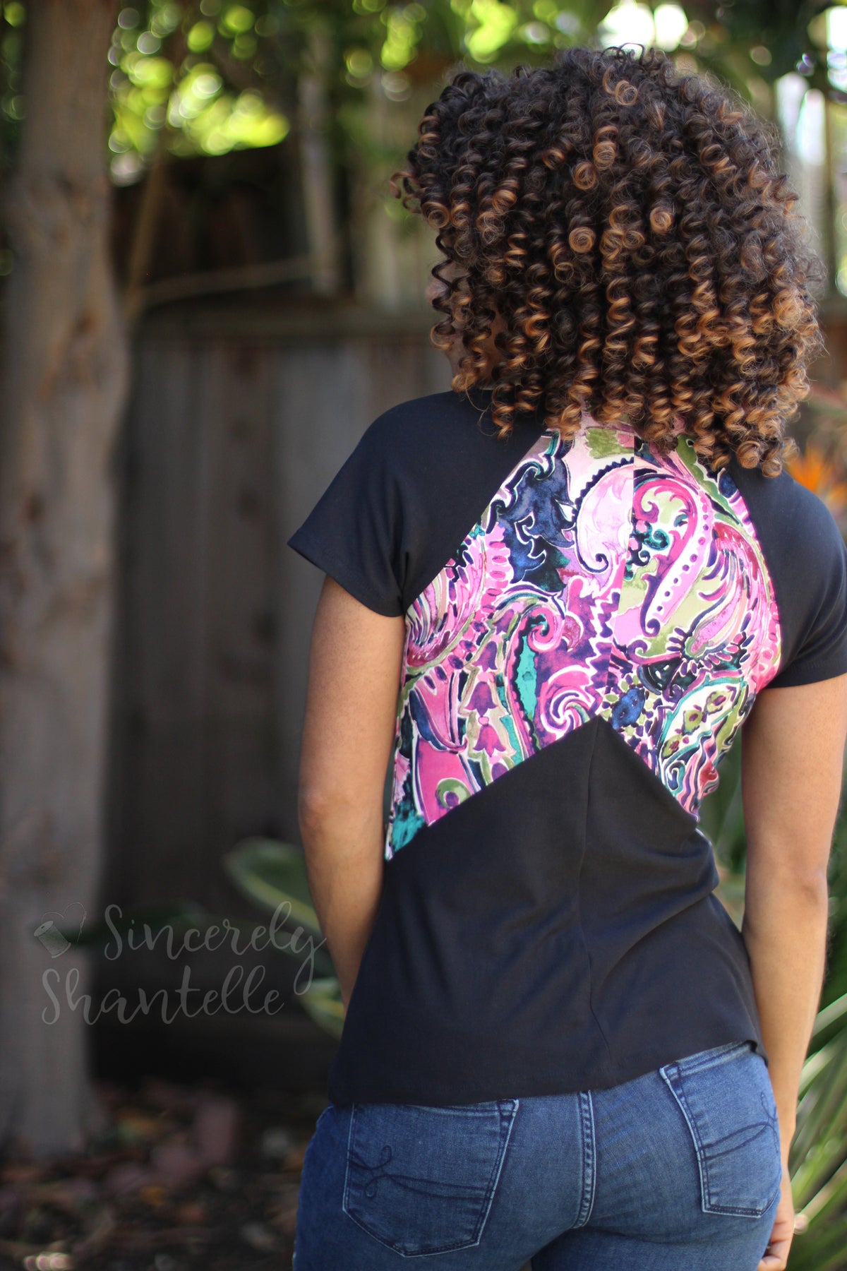 Geometric Color-Block Raglan Pattern (Curvy Fit)